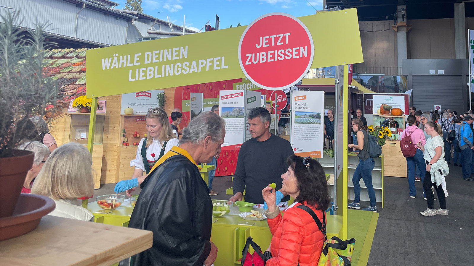 L’exposition spéciale de fruits suisses à l’OLMA - Fruit-Union Suisse